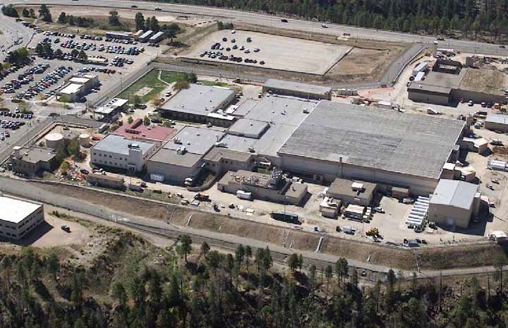 Safety problems at a Los Alamos laboratory delay U.S. nuclear warhead ...